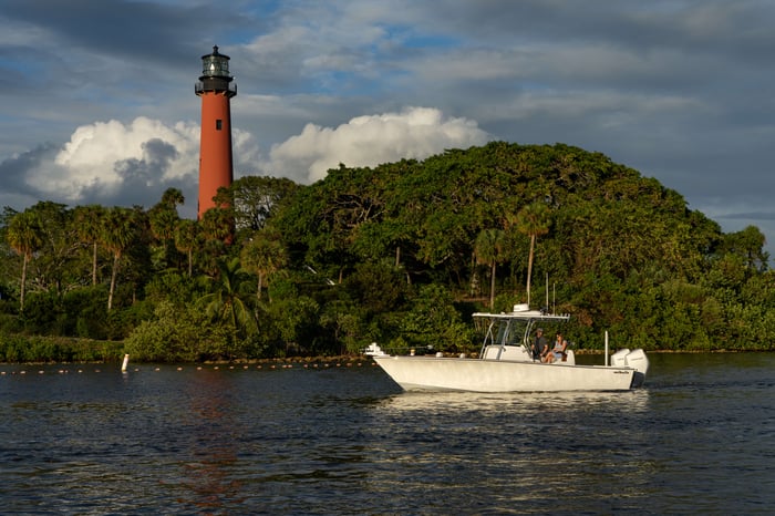 Valhalla Boatworks V-29 Hybrid for Sale | New V Series | HMY Yachts